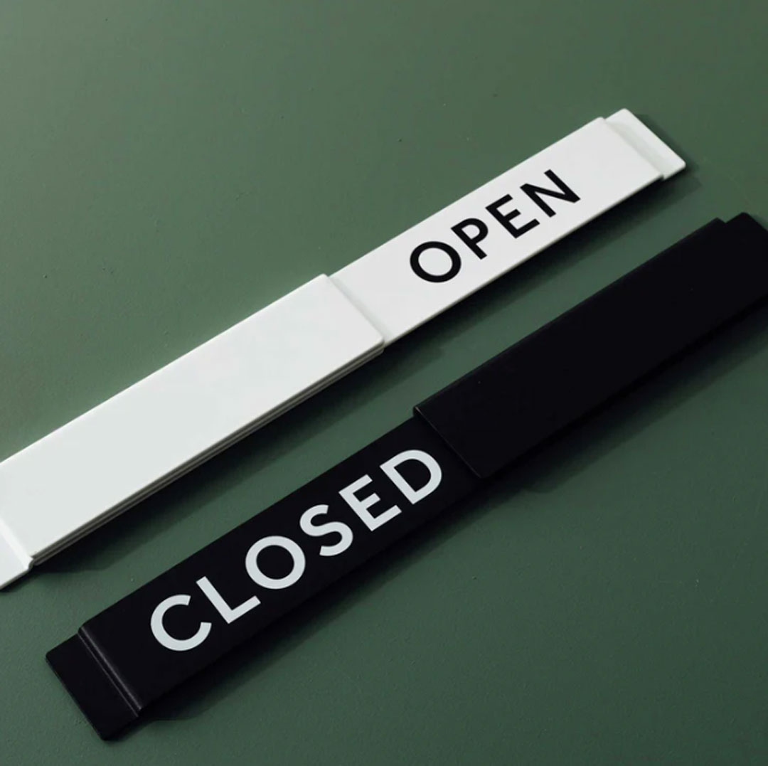 Open / Closed Sign - VIVAS INC